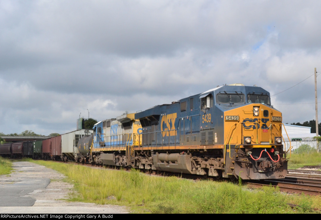 CSX ES44DC 5439